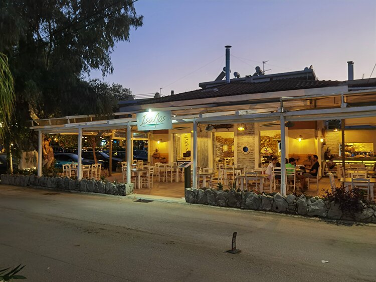 Sur la plage de Kiveri pour manger et nager - Choice Greece